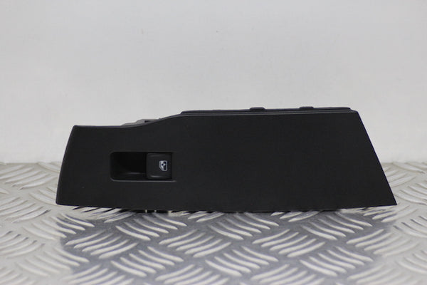 Volkswagen Polo Window Switch Front Passengers Side 2024 – CarBreakers.ie